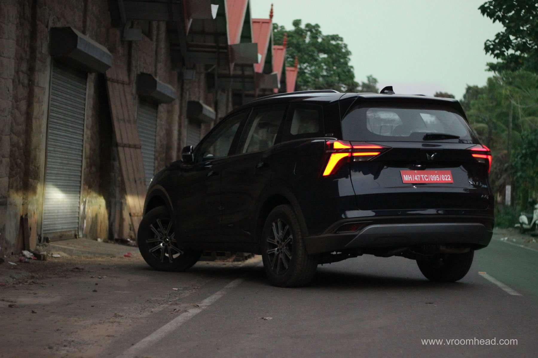 Mahindra XUV700 Petrol Automatic Review: Fast And Dynamic!