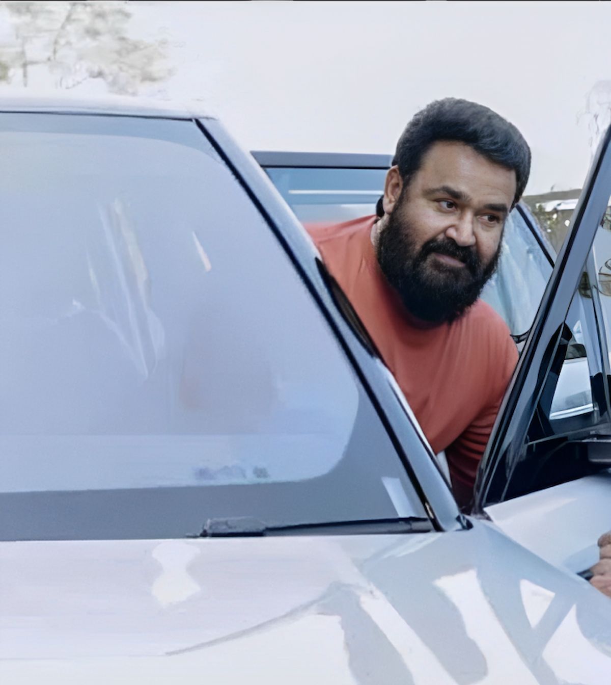 Mohanlal Buys New Range Rover Autobiography Worth Rs. 4.75 Crores!