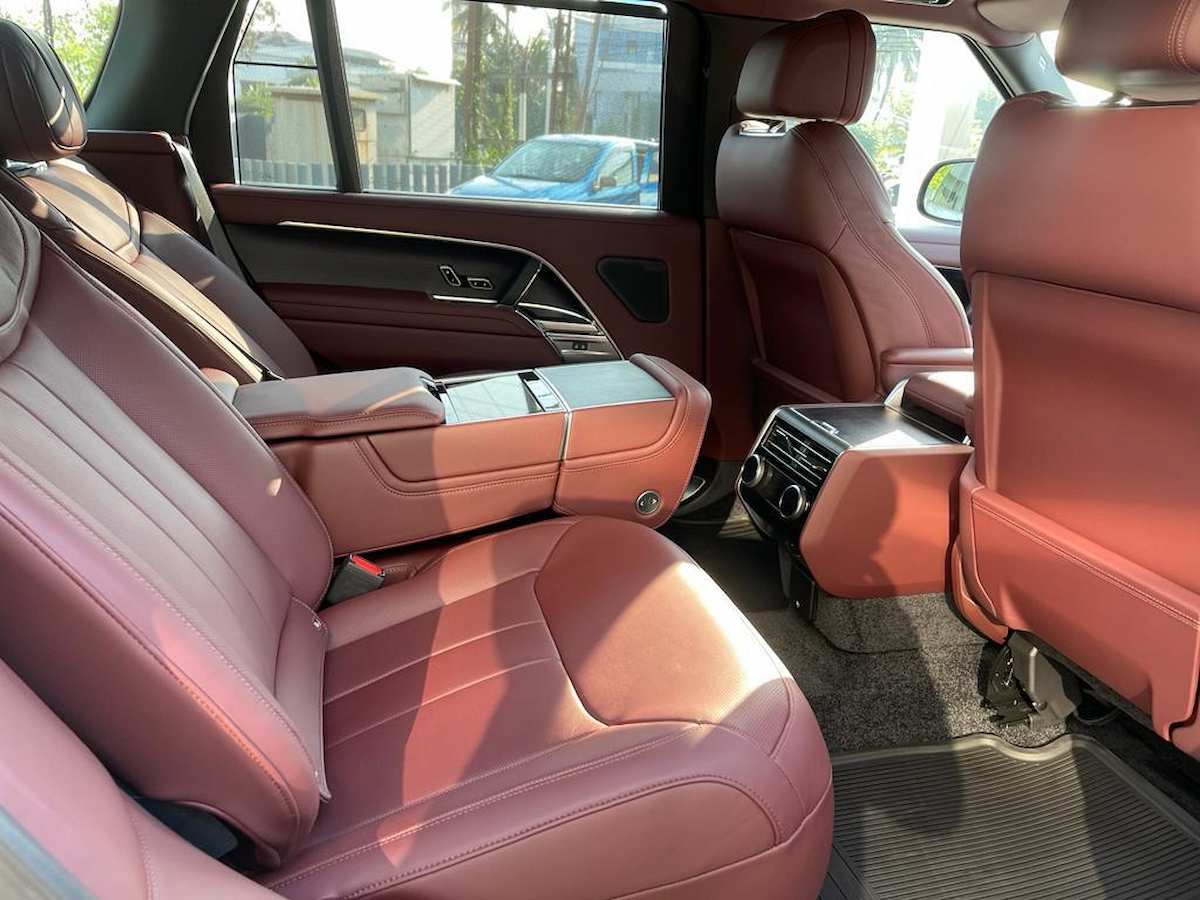 Mohanlal Buys New Range Rover Autobiography Worth Rs. 4.75 Crores!