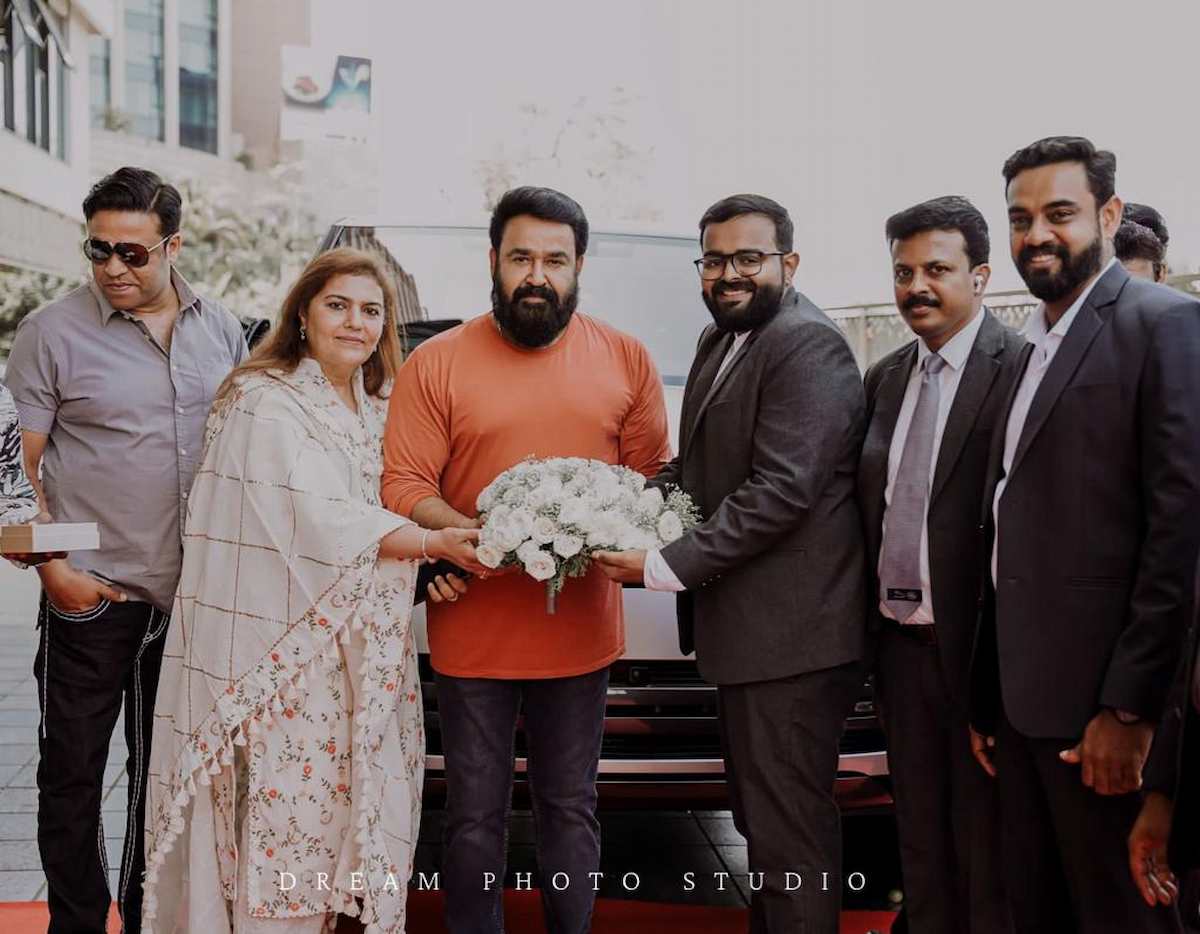 Mohanlal Buys New Range Rover Autobiography Worth Rs. 4.75 Crores!